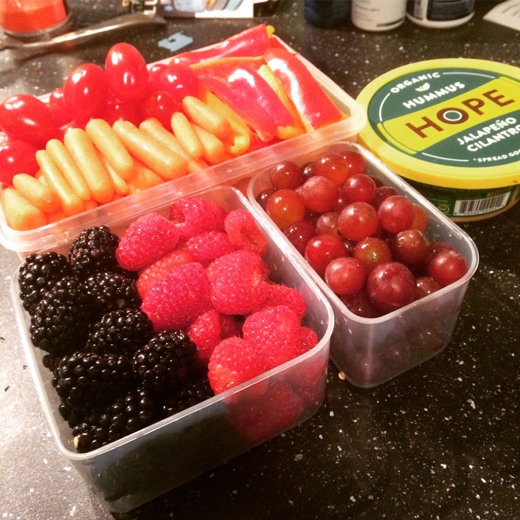 Best Tips For Packing The Perfect Airplane Snack - thedancingcucumber.com